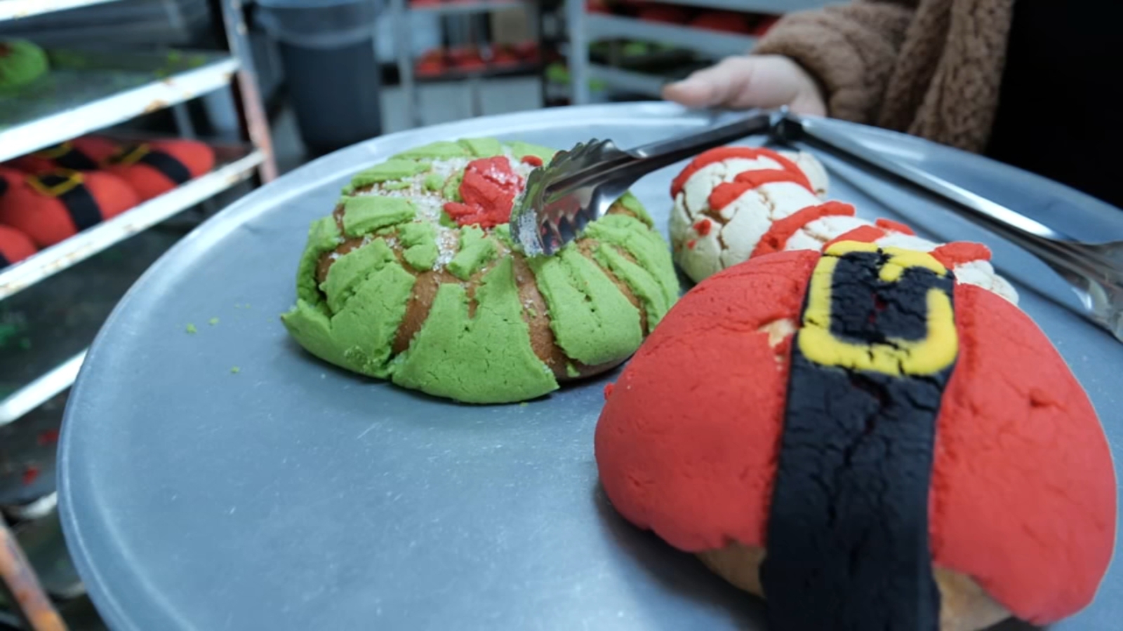 Viral bakery ringing in the holidays with new Christmas conchas - ABC13 ...