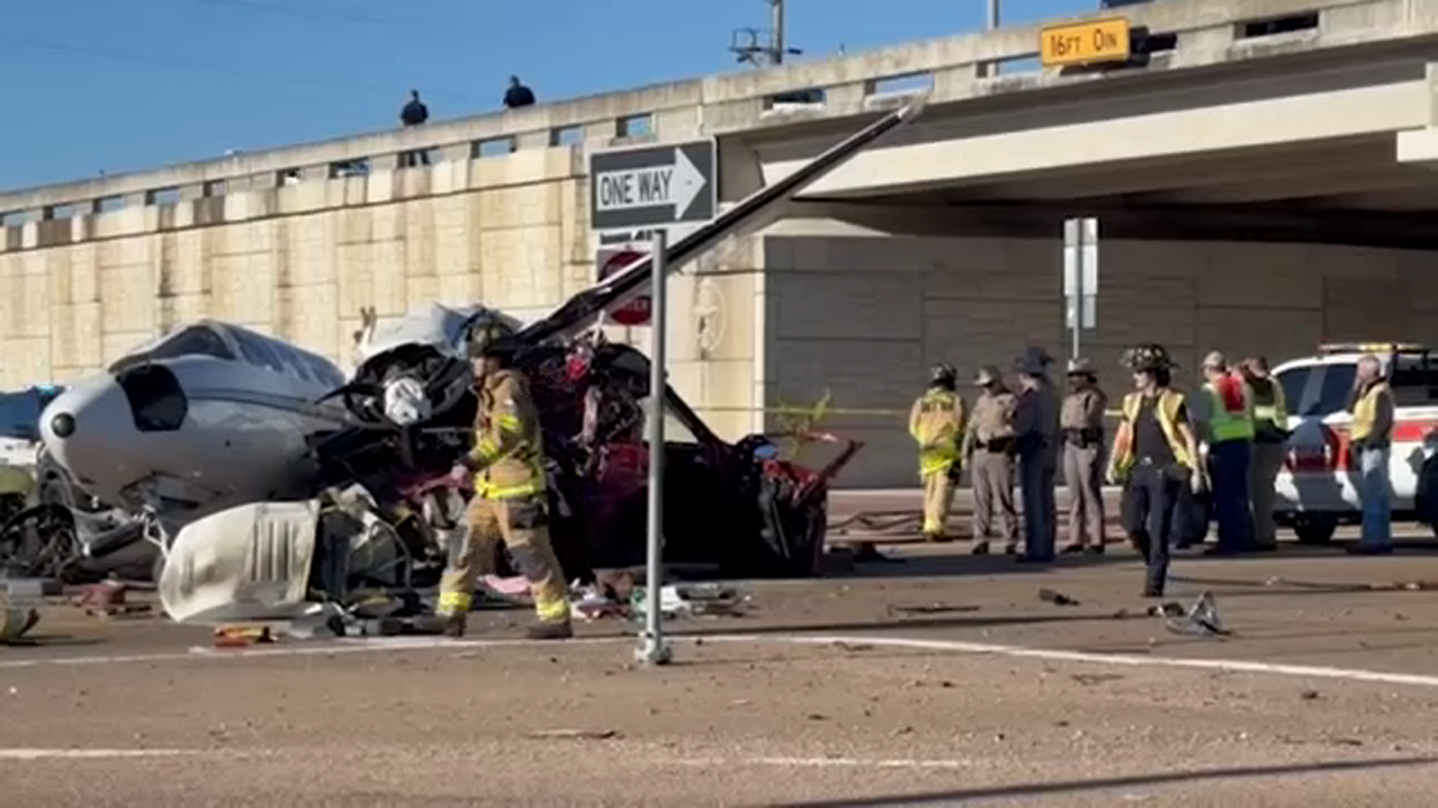 Victoria plane crash: 4 injured after hits cars at Zac Lentz Parkway ...
