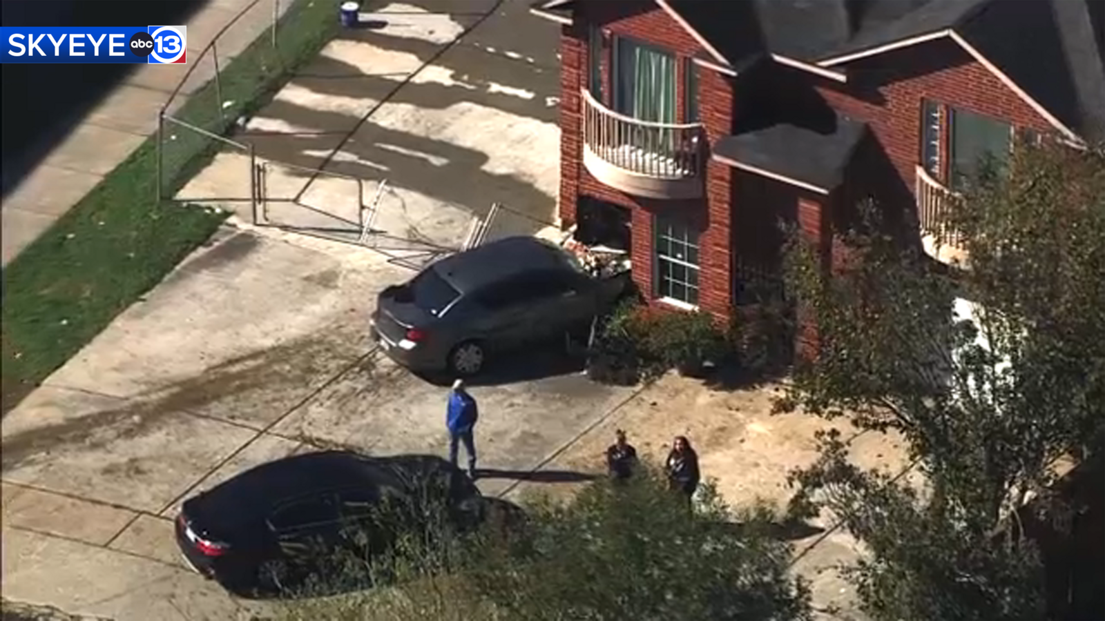 SkyEye video shows car slammed into building at Gulf Freeway at Kernel ...