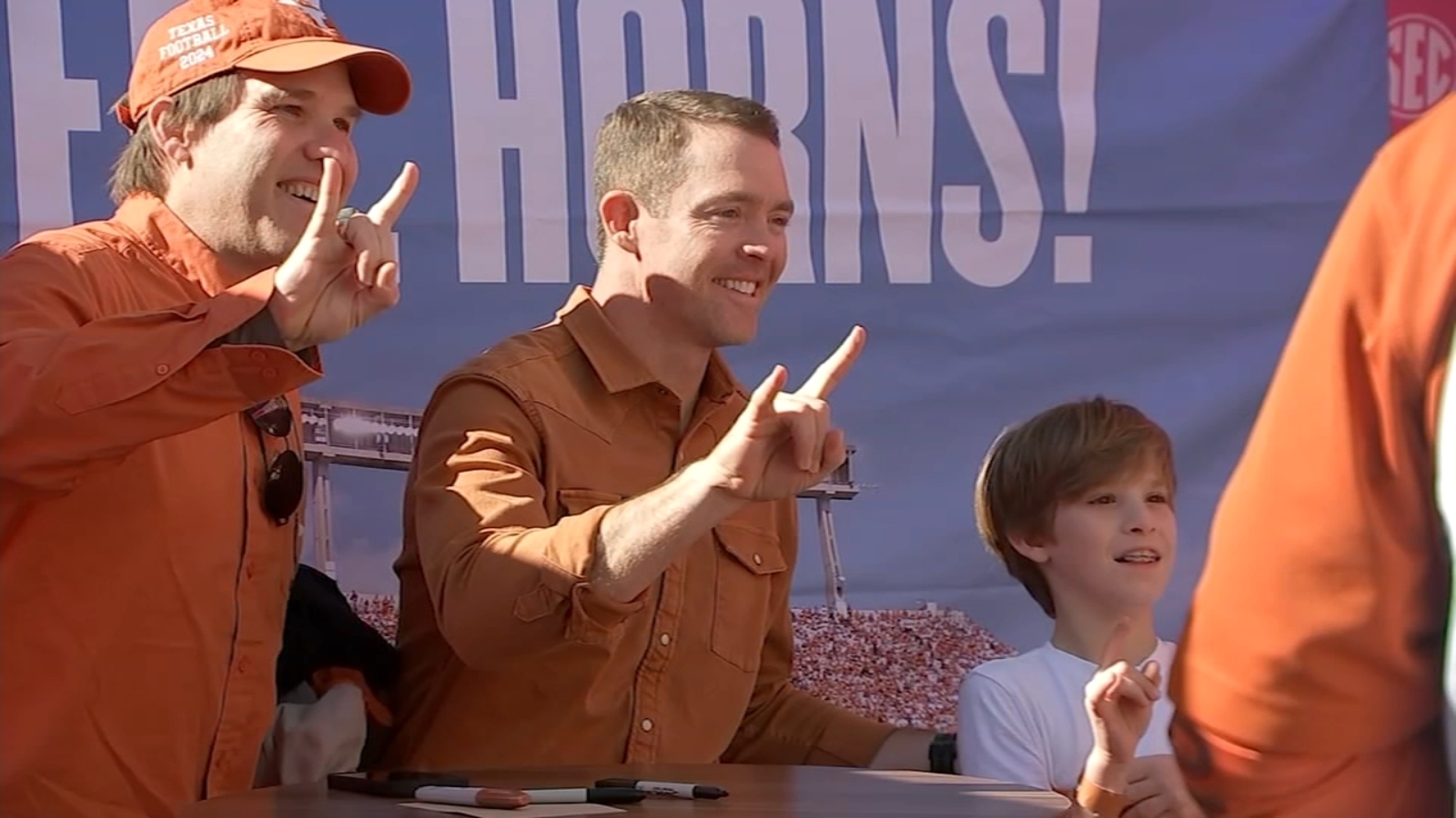 Texas Longhorns fans celebrate playoff win after taking down Clemson ...