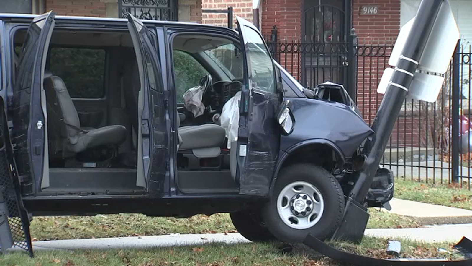 Chicago crash: 1 injured after CPD squad car involved in crash at 92nd ...