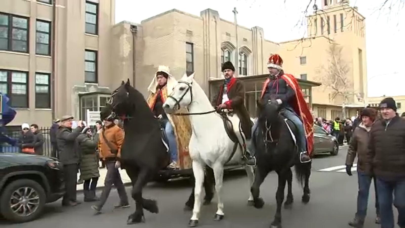 Chicago's annual Three Kings Parade marches through Northwest Side ...