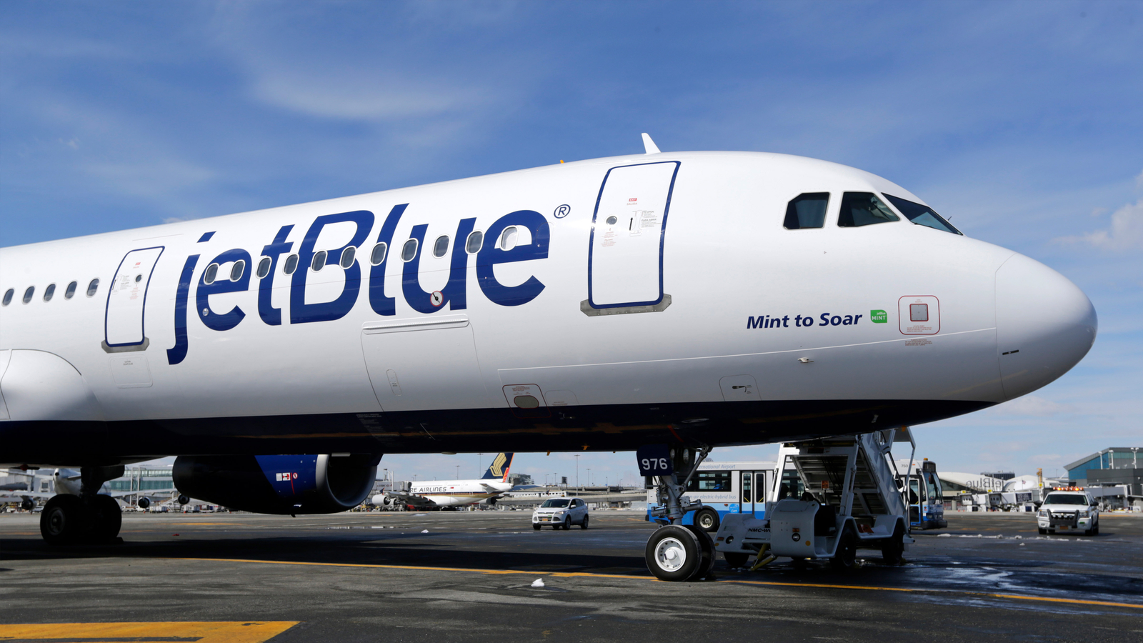 2 found dead in JetBlue landing gear compartment after flight, airline ...