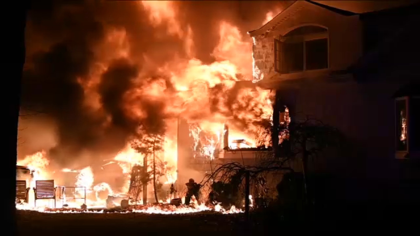 2 people jump from window in wind-fueled house fire in Copiague ...