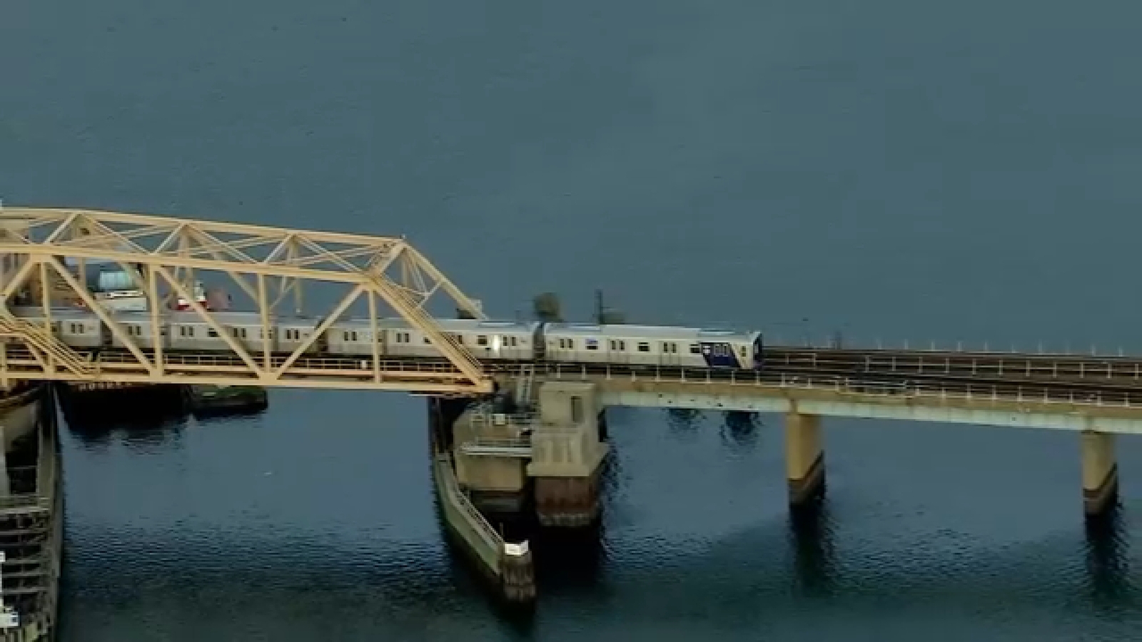 A-train subway repair work and partial shutdown begins in the Rockaways ...