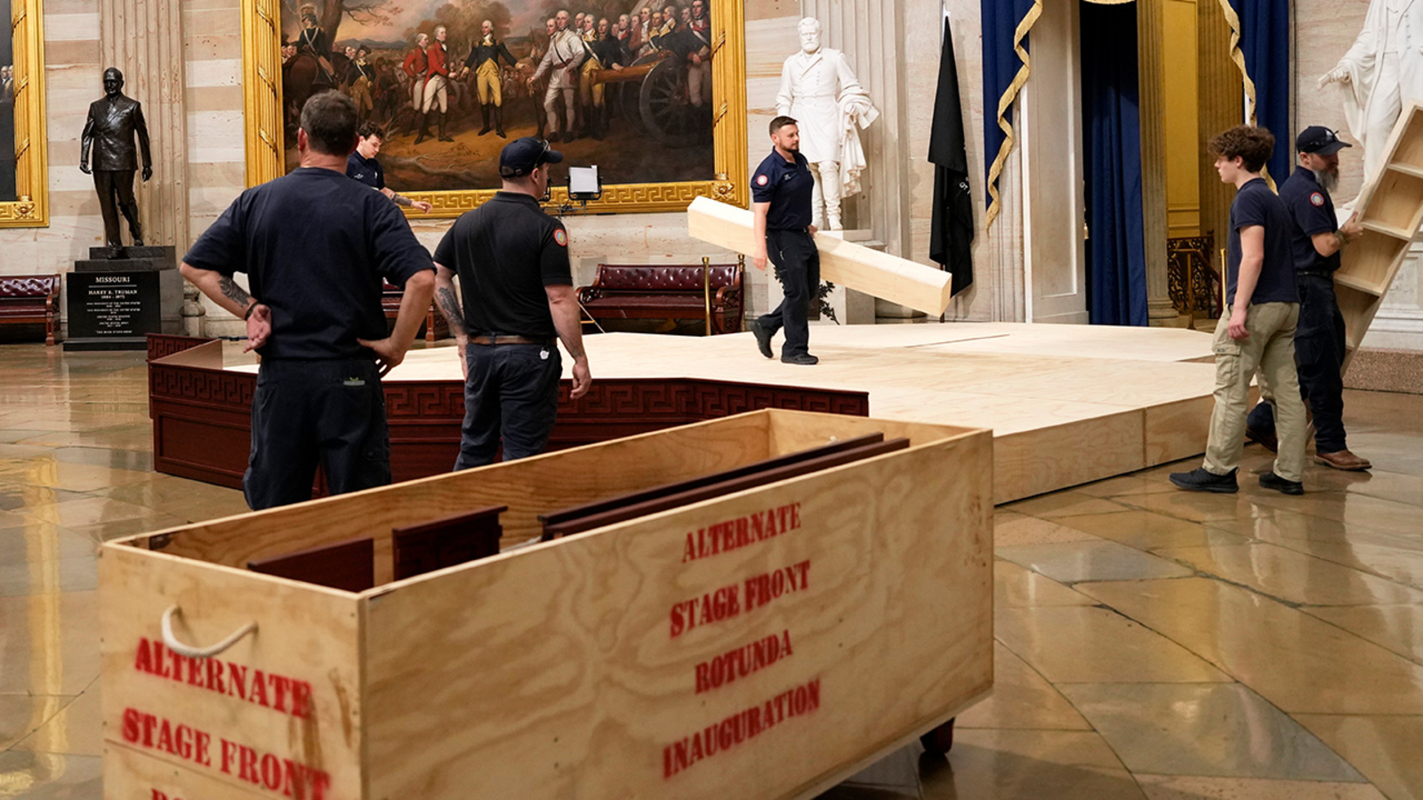 Trump moves inauguration inside, 'vast majority' of ticketed guests can't attend - ABC7 New York