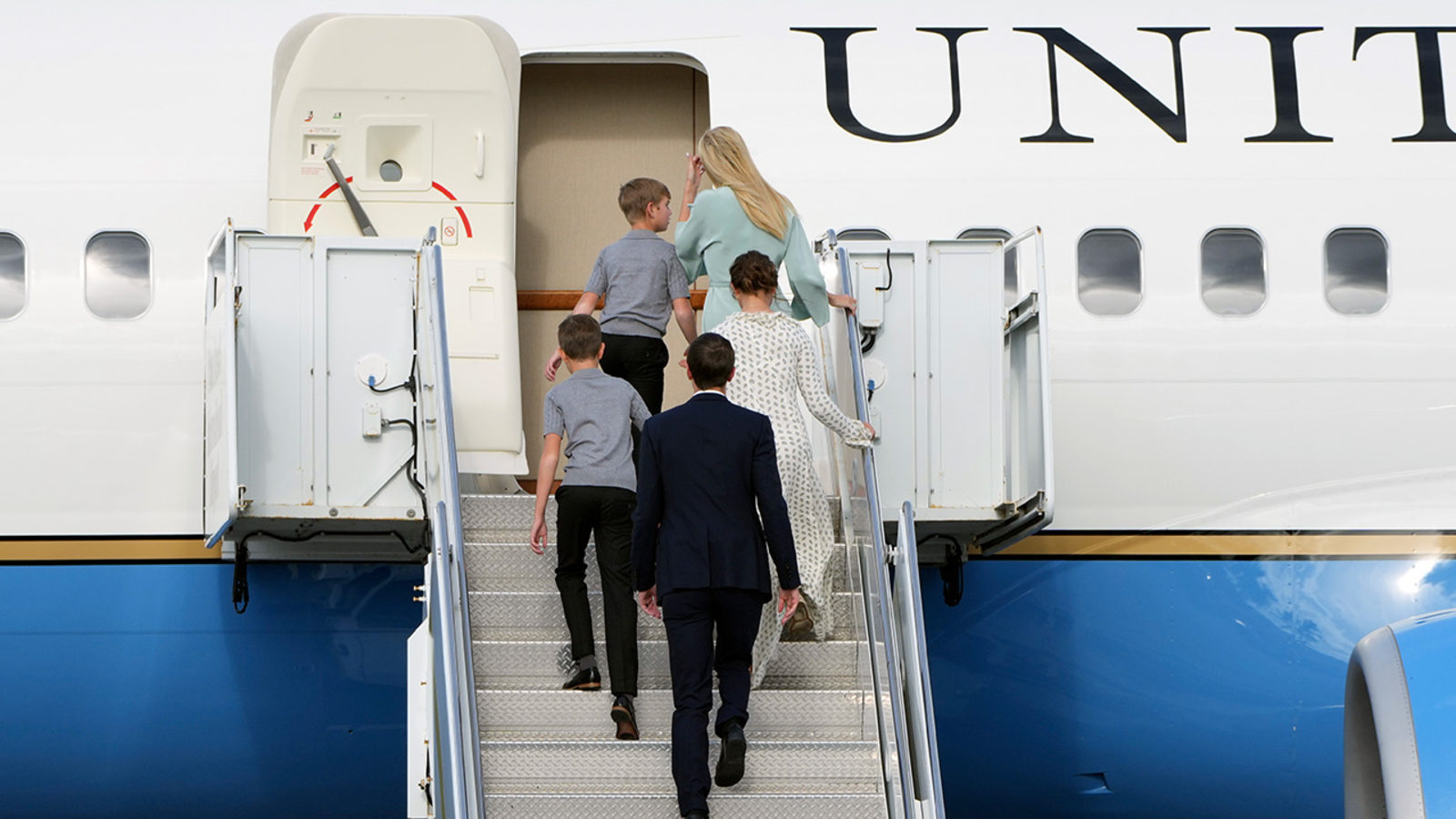 Ivanka Trump, Jared Kushner head to DC - ABC7 Los Angeles