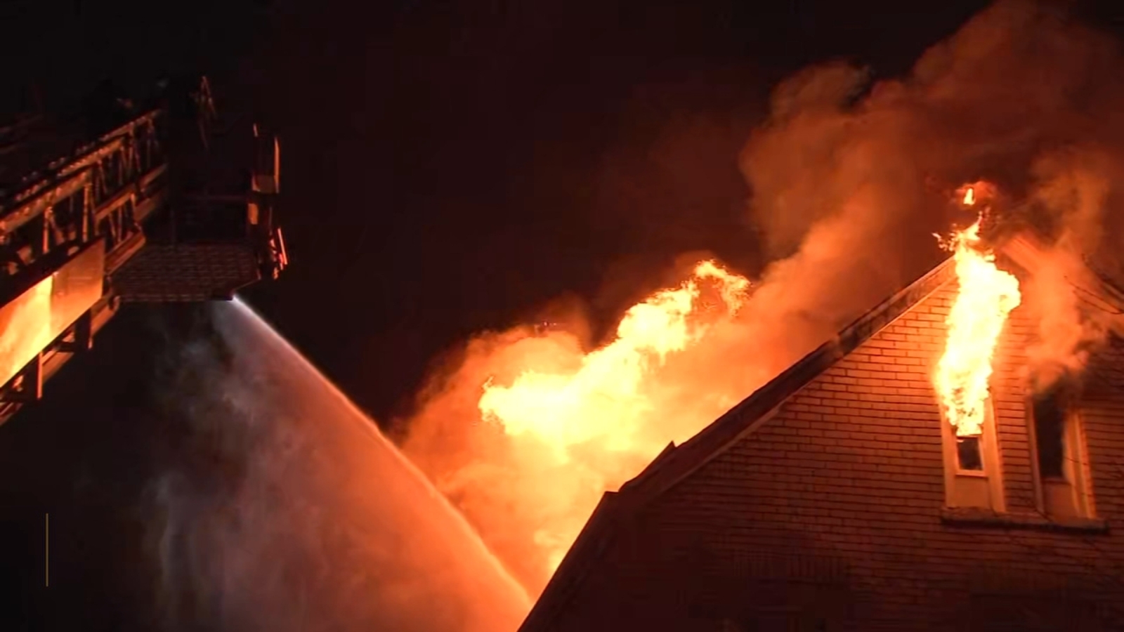 Chicago fire: Firefighters battle flames and extreme cold in Heart of ...