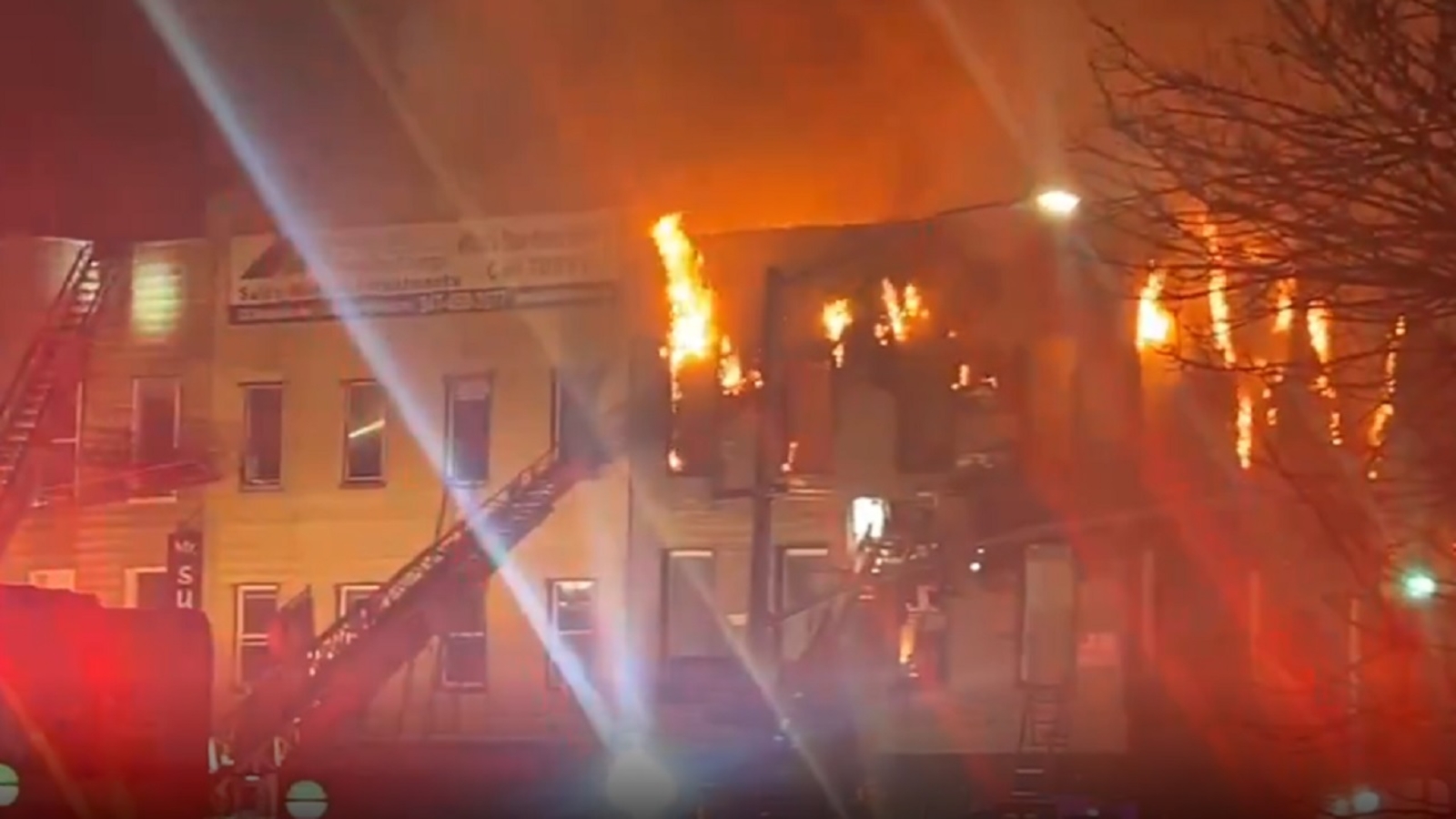 Firefighters battle massive blaze in Williamsburg, Brooklyn - ABC7 New York