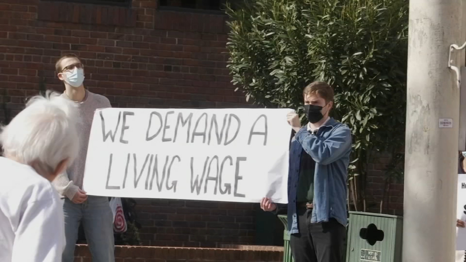 UNC-Chapel Hill graduate students, other workers rally for higher pay ...