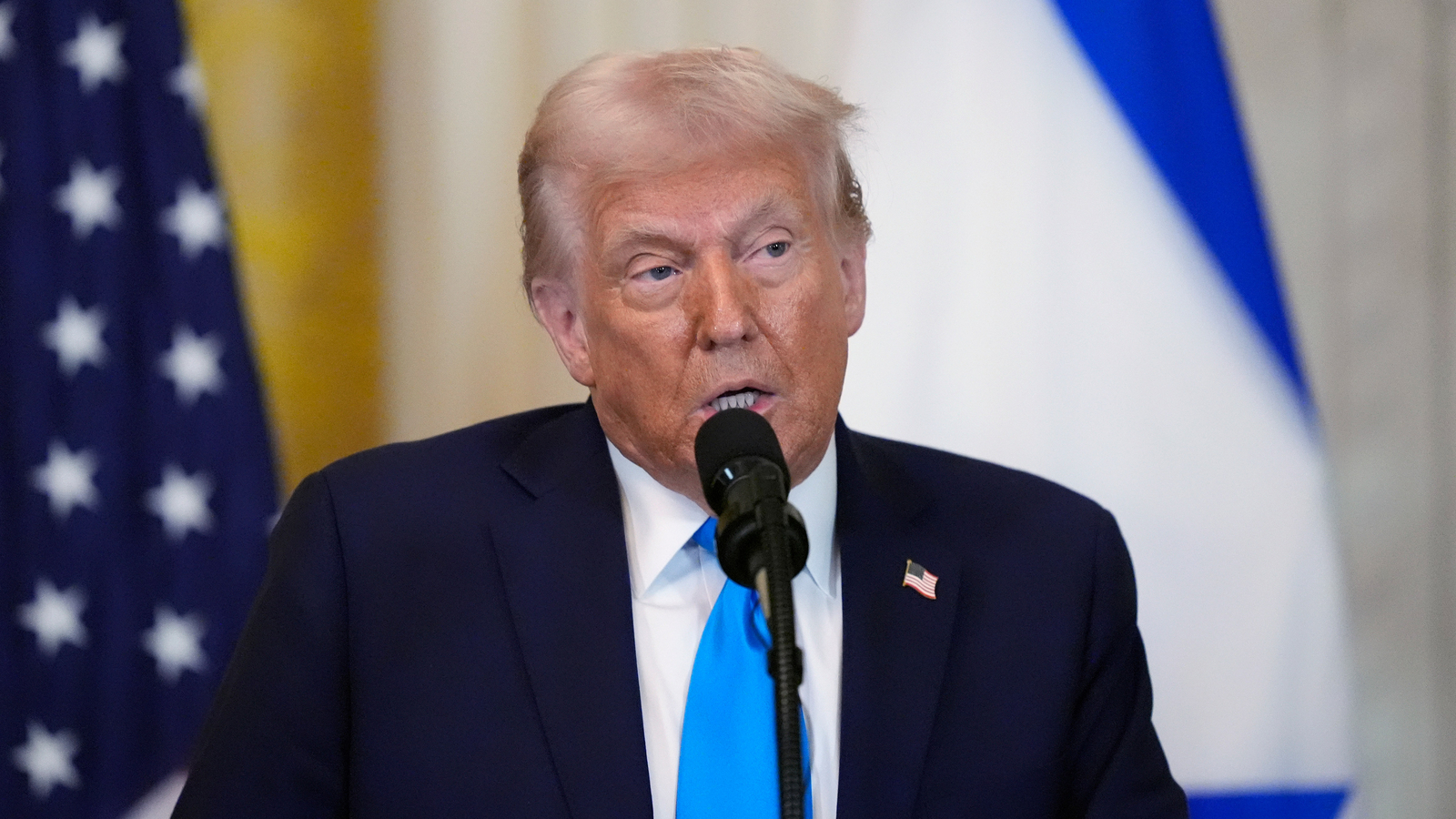 President Donald Trump signs executive order banning transgender ...