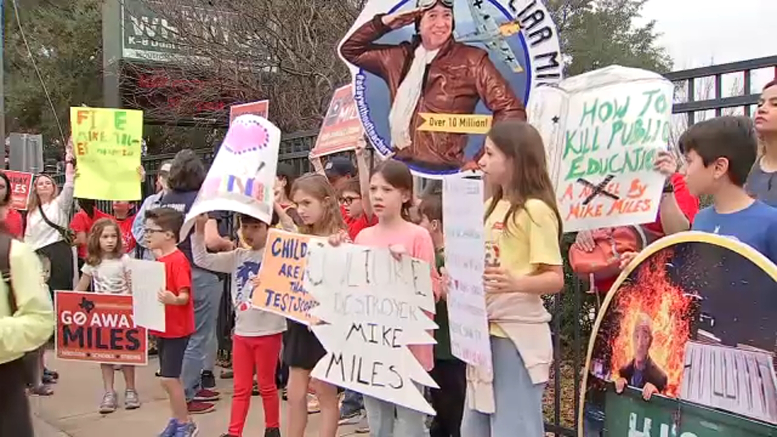 Parents and students protested state takeover of Houston ISD on ...