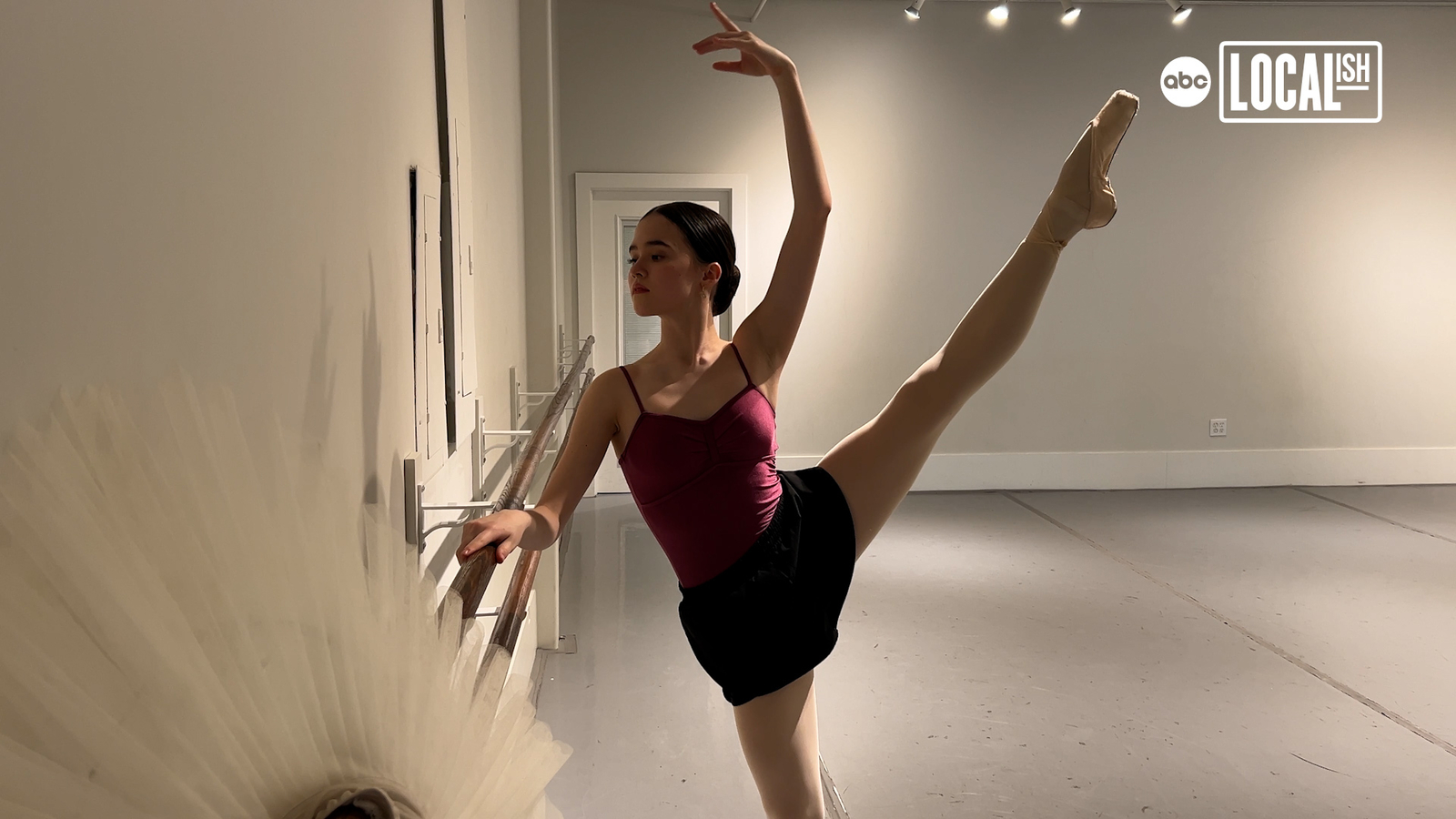 Teen ballet dancer chases dream at international competition - ABC13 ...