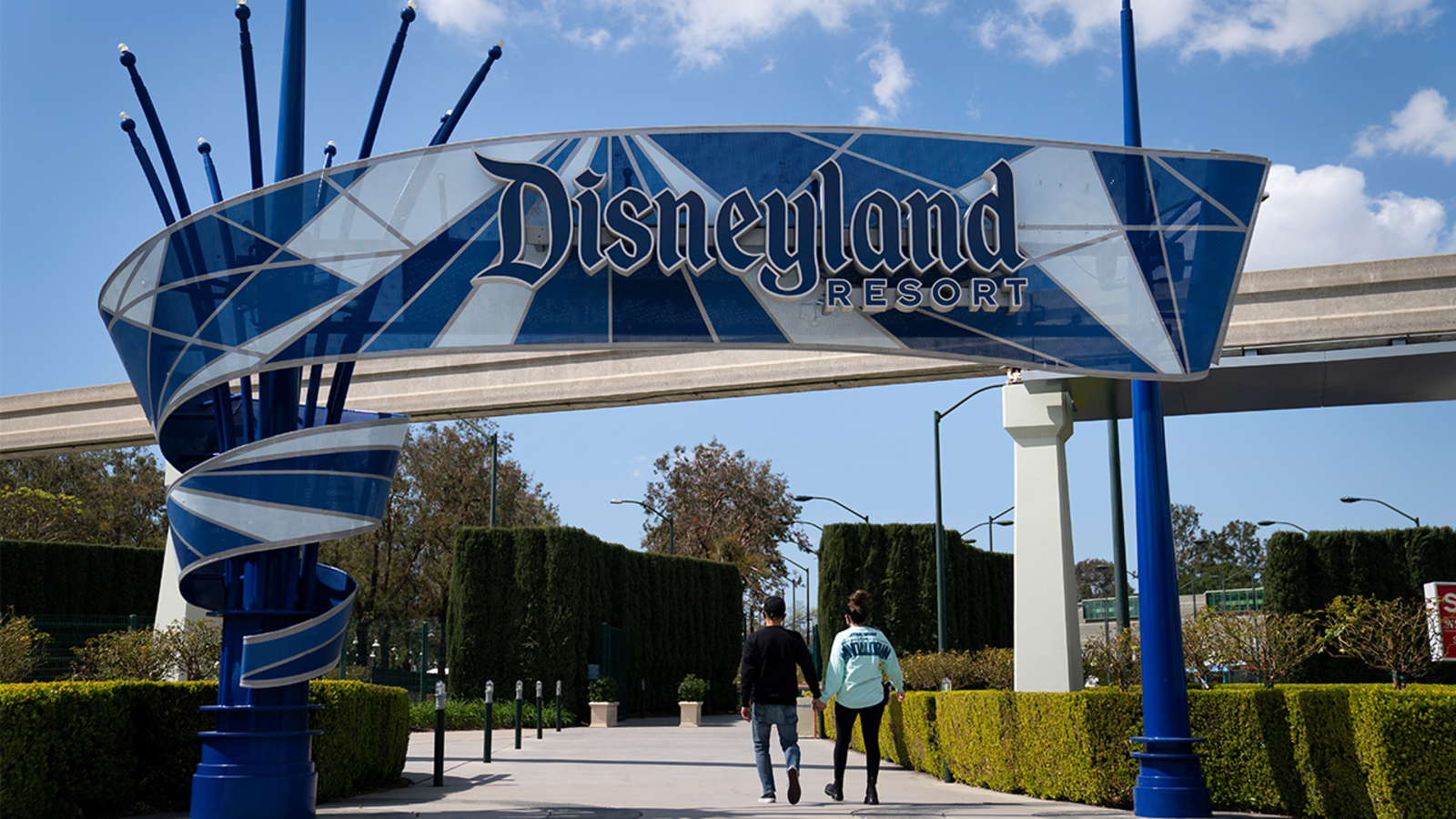 Disneyland Resort honors heroes of Los Angeles wildfires with free park ...