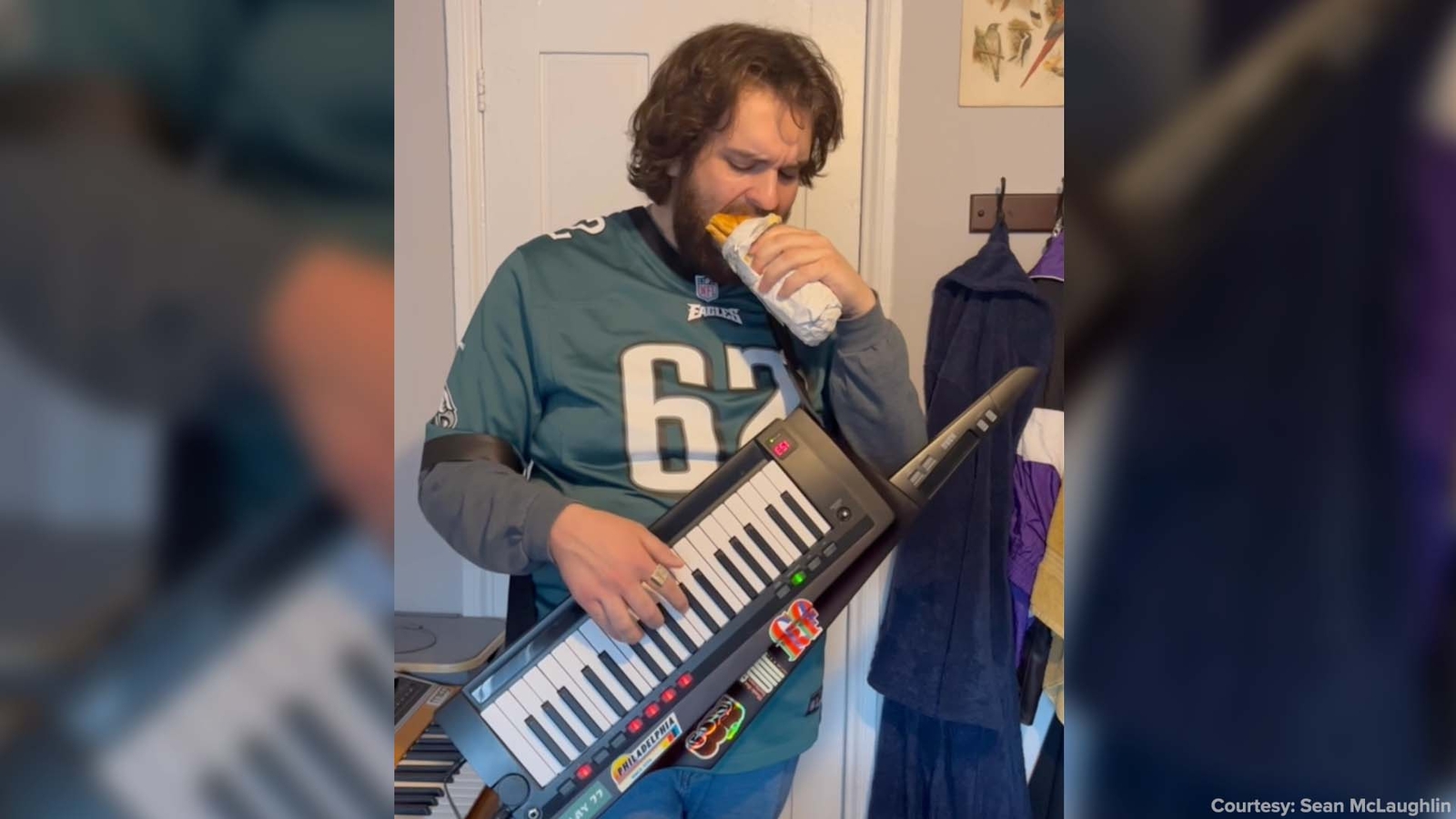 Eagles fan performs unique rendition of fight song with cheesesteak in ...