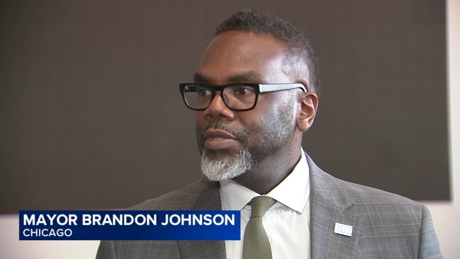 Chicago Mayor Brandon Johnson preps for showdown with committee ...