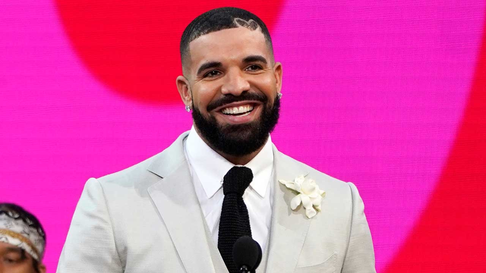 Drake buys Valentine's Day dinner for patrons at 2 Houston restaurants ...