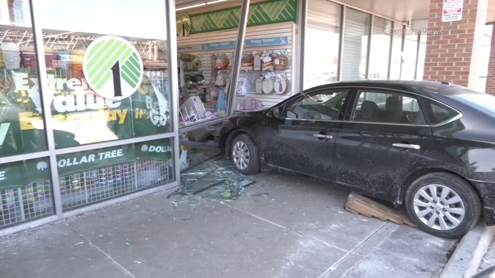 Chicago crash: Man critical after crashing into Milwaukee Avenue Dollar ...