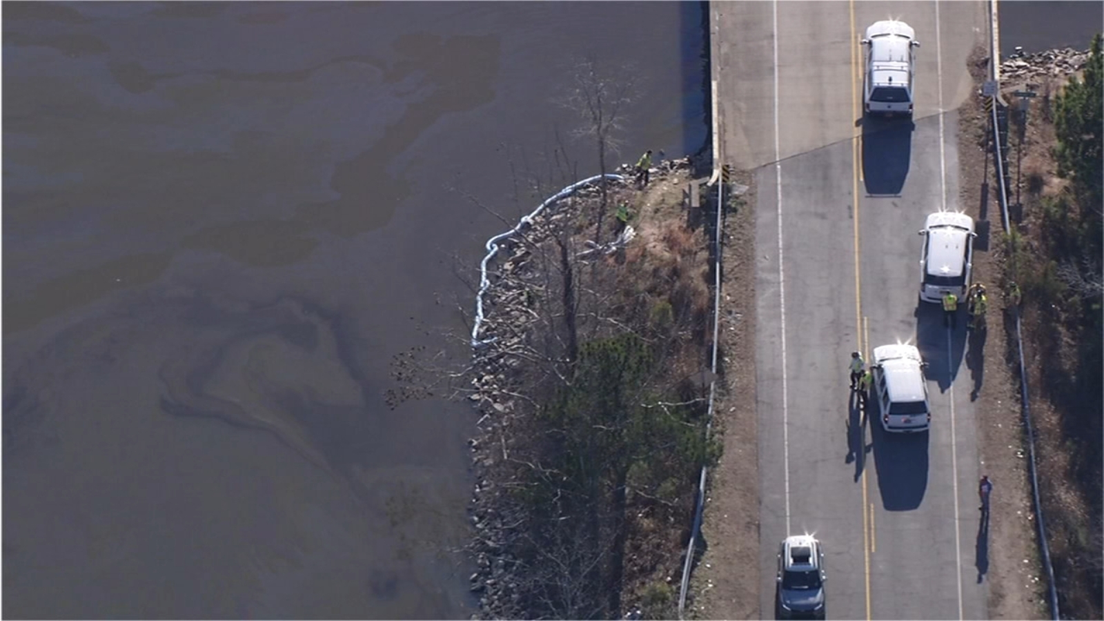 Falls Lake oil and fuel spill contained in Wake County - ABC11 Raleigh ...