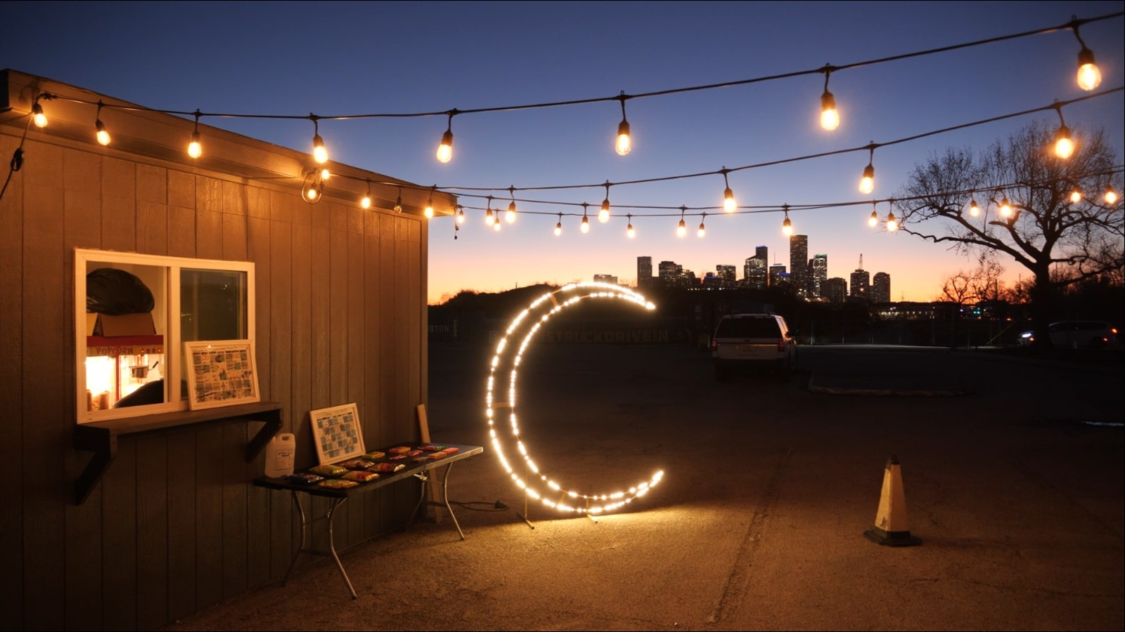 Houston's last remaining drive-in movie theater - ABC7 New York