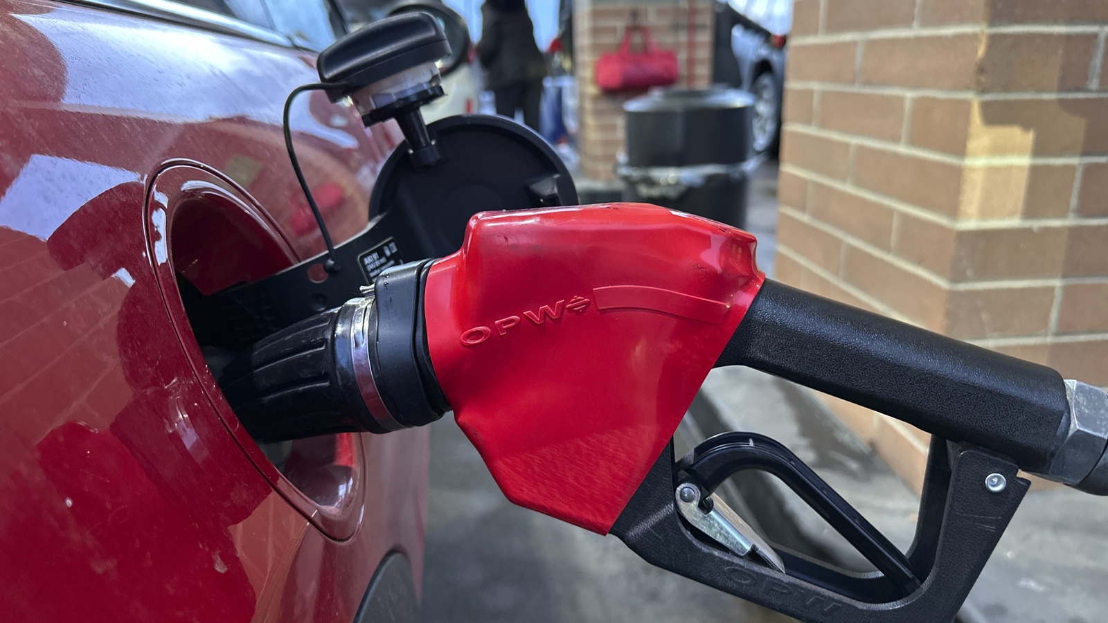 ¿Pagarás más por la gasolina con las nuevas tarifas de Canadá? Depende ...