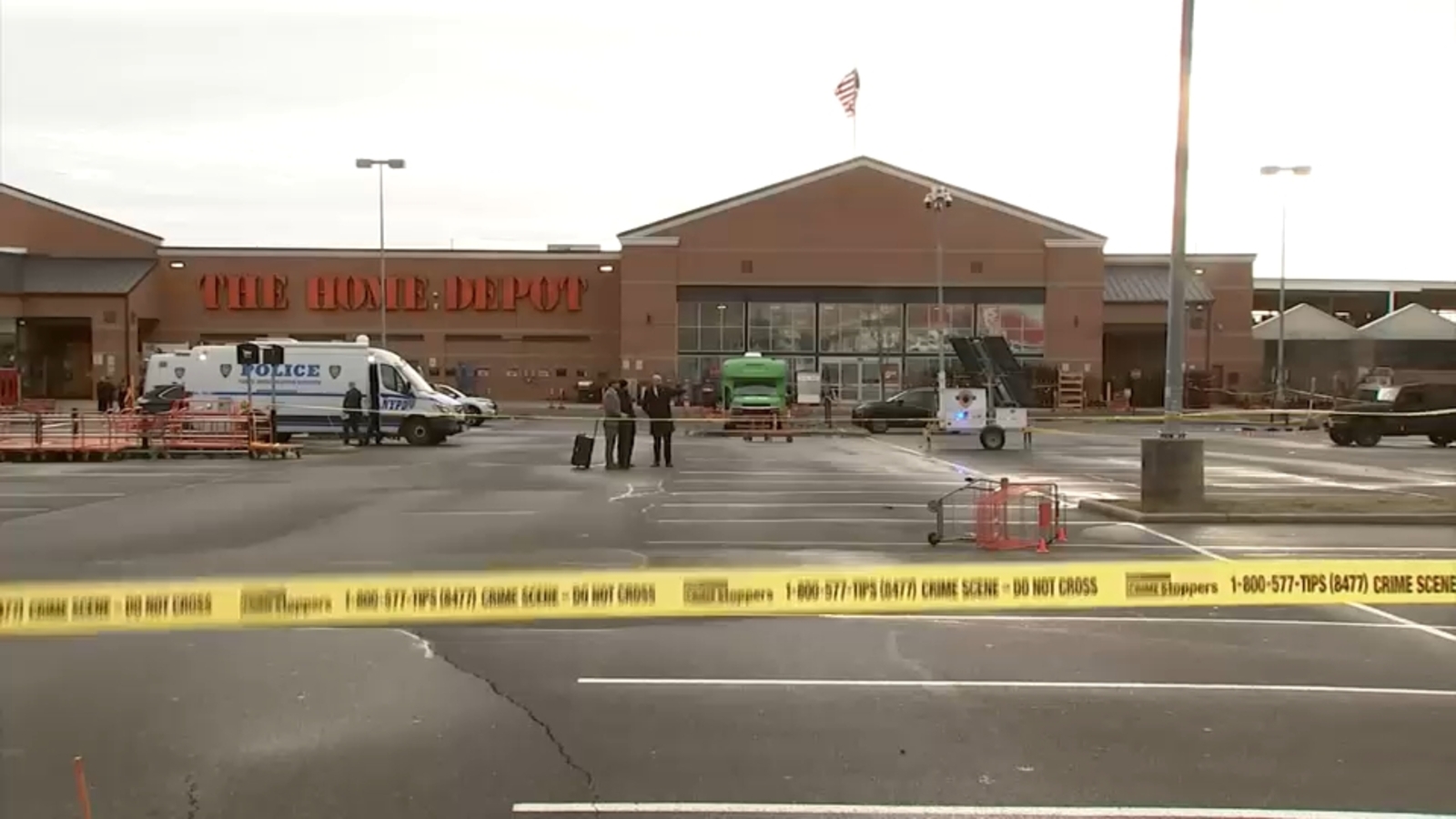 Staten Island NYPD shooting: Police shoot and kill man in Home Depot ...