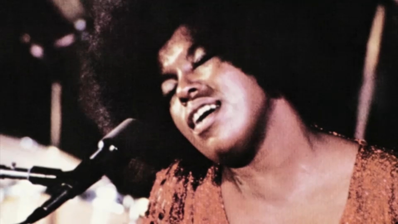 Legendary singer Roberta Flack honored by family, friends with ...