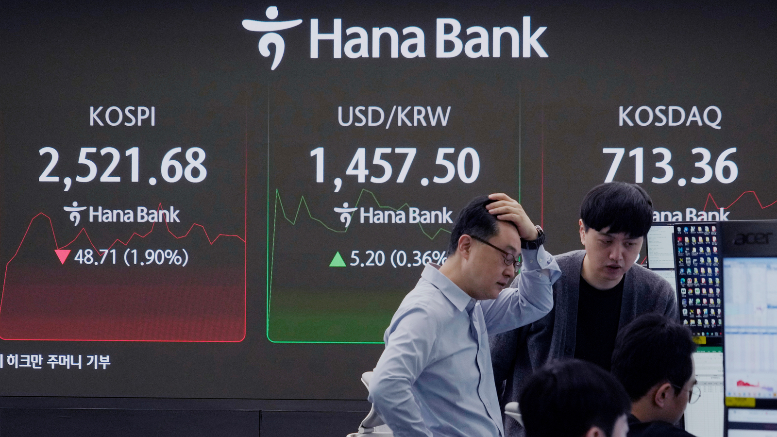 Stock market today: US stocks drop, Dow closes down amid fresh tariffs ...