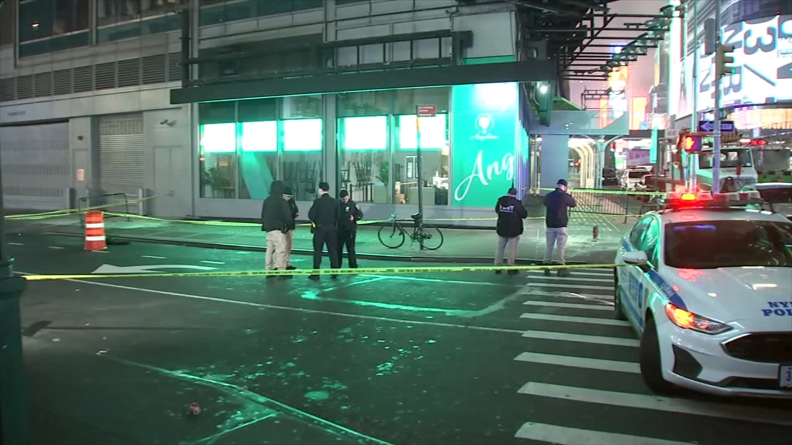 Man set on fire Times Square: Man set on fire in New York City at 41st ...