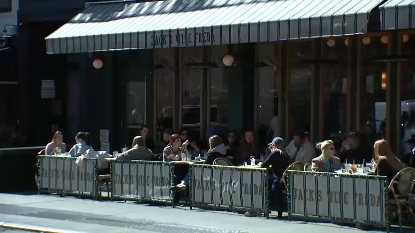 Outdoor dining NYC: Roadway restaurant setups in NYC can start to go up ...