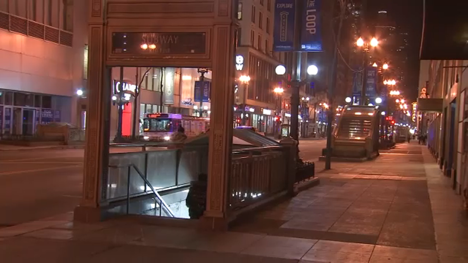 Chicago crime: Man stabbed on train near CTA Monroe Red Line station on ...