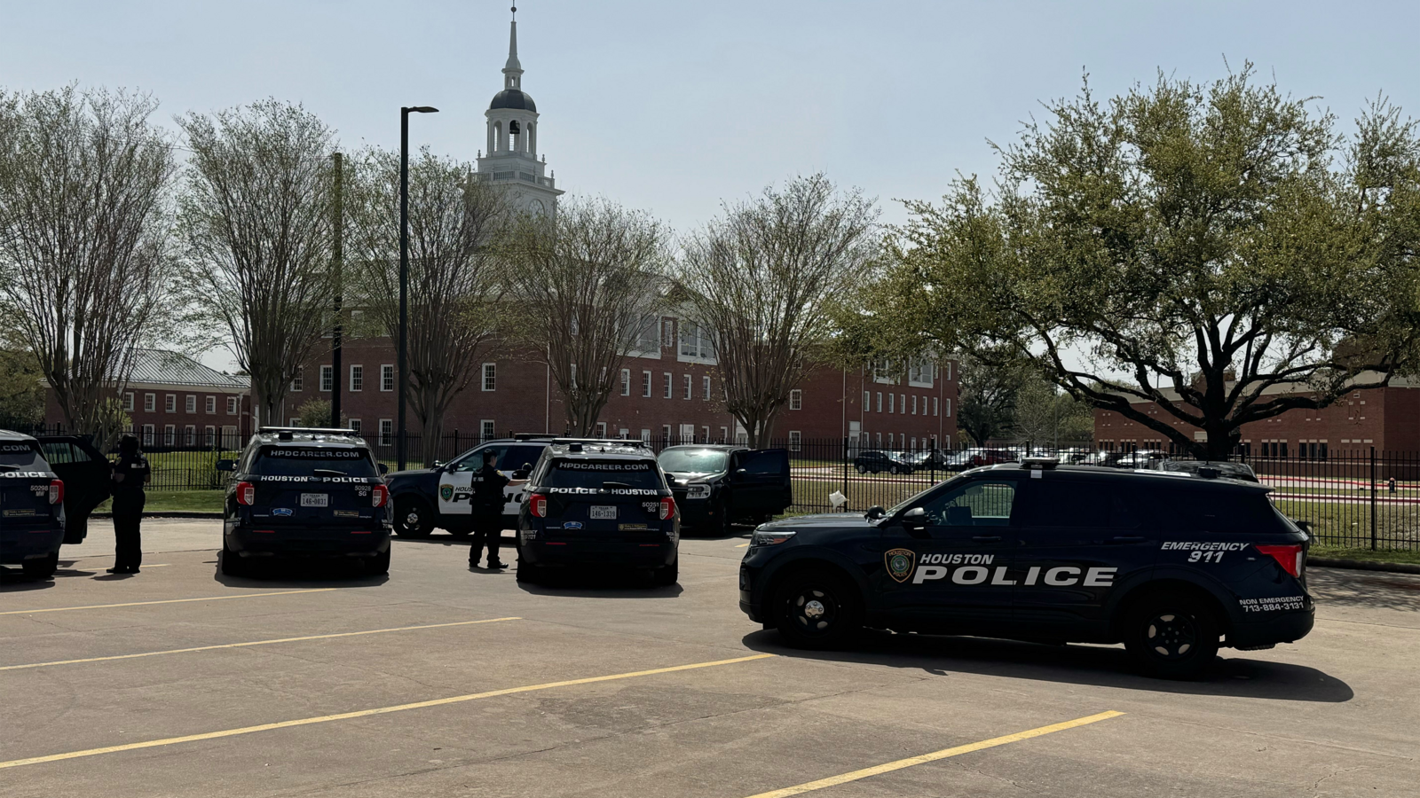 Road rage shooting under investigation after 2 armed drivers open fire ...