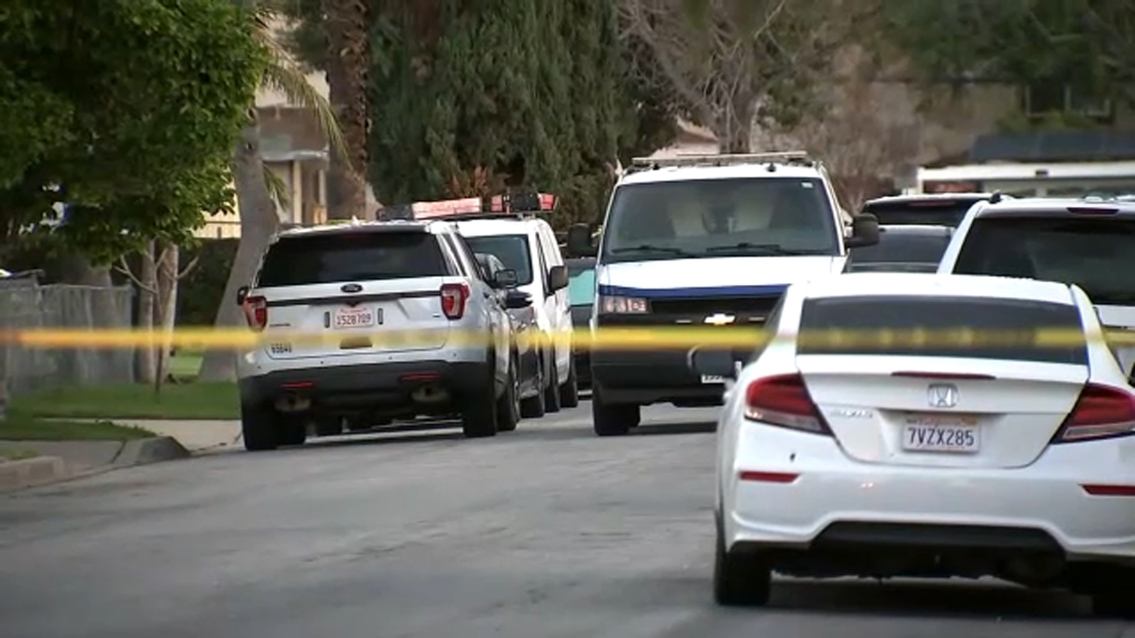 Un hijo es detenido por apuñalar mortalmente a sus padres en su casa de ...