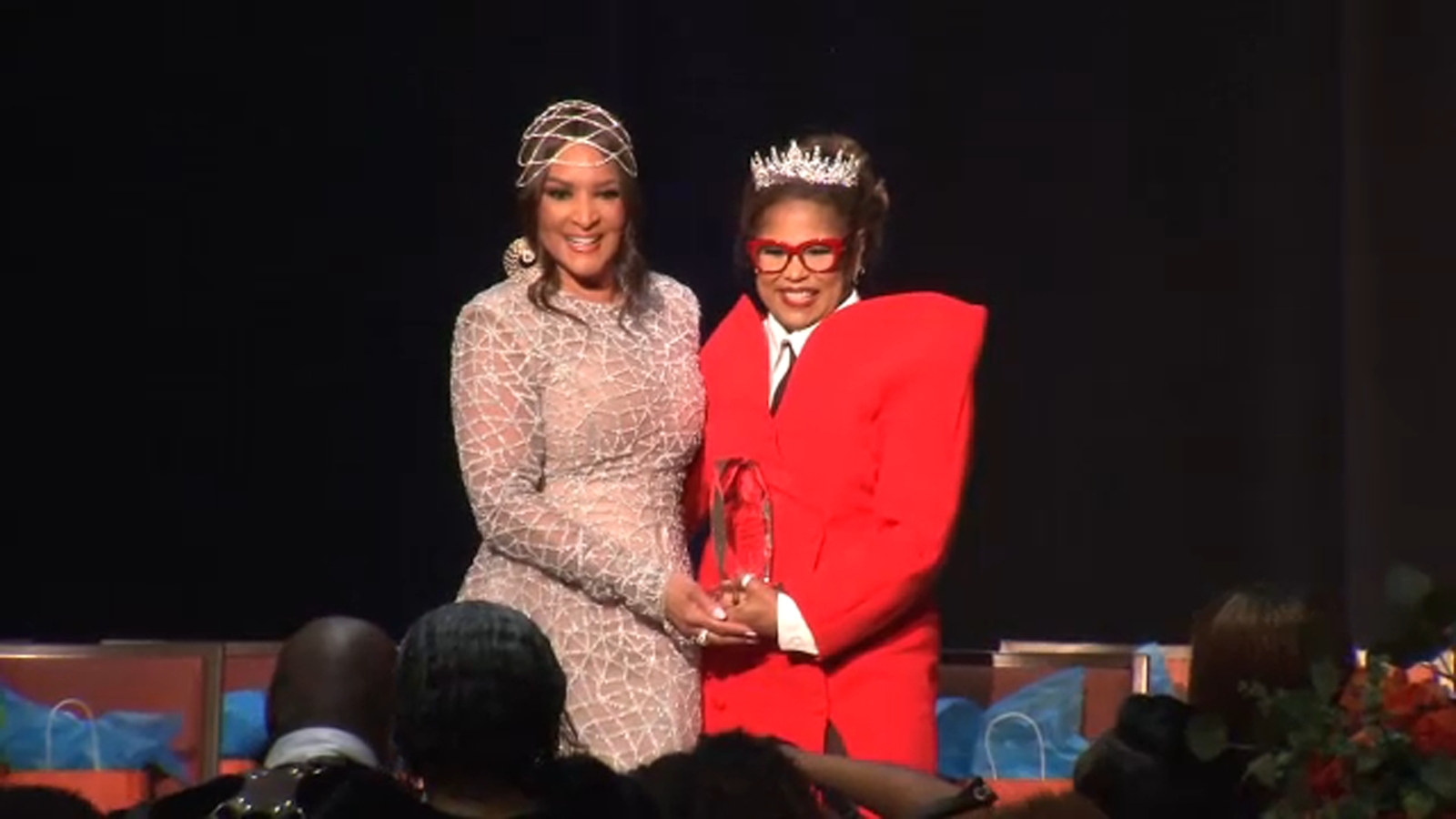 ABC7 Chicago anchor Cheryl Burton recognized as Vanguard honoree at ...