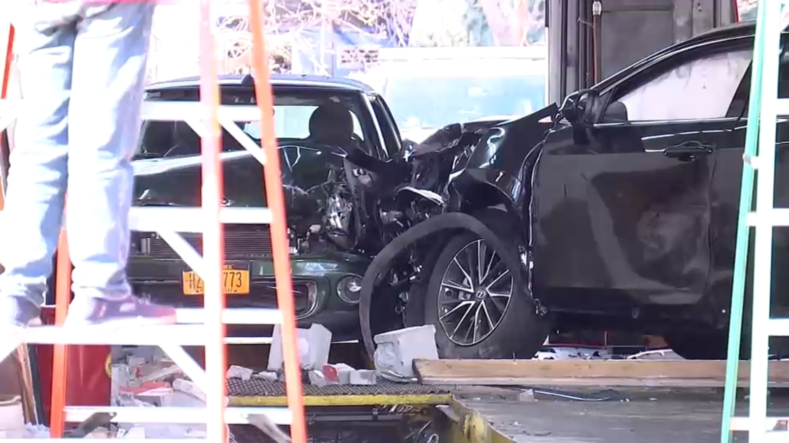 St James crash: SUV slams into Jiffy Lube in Suffolk County injuring 6 ...