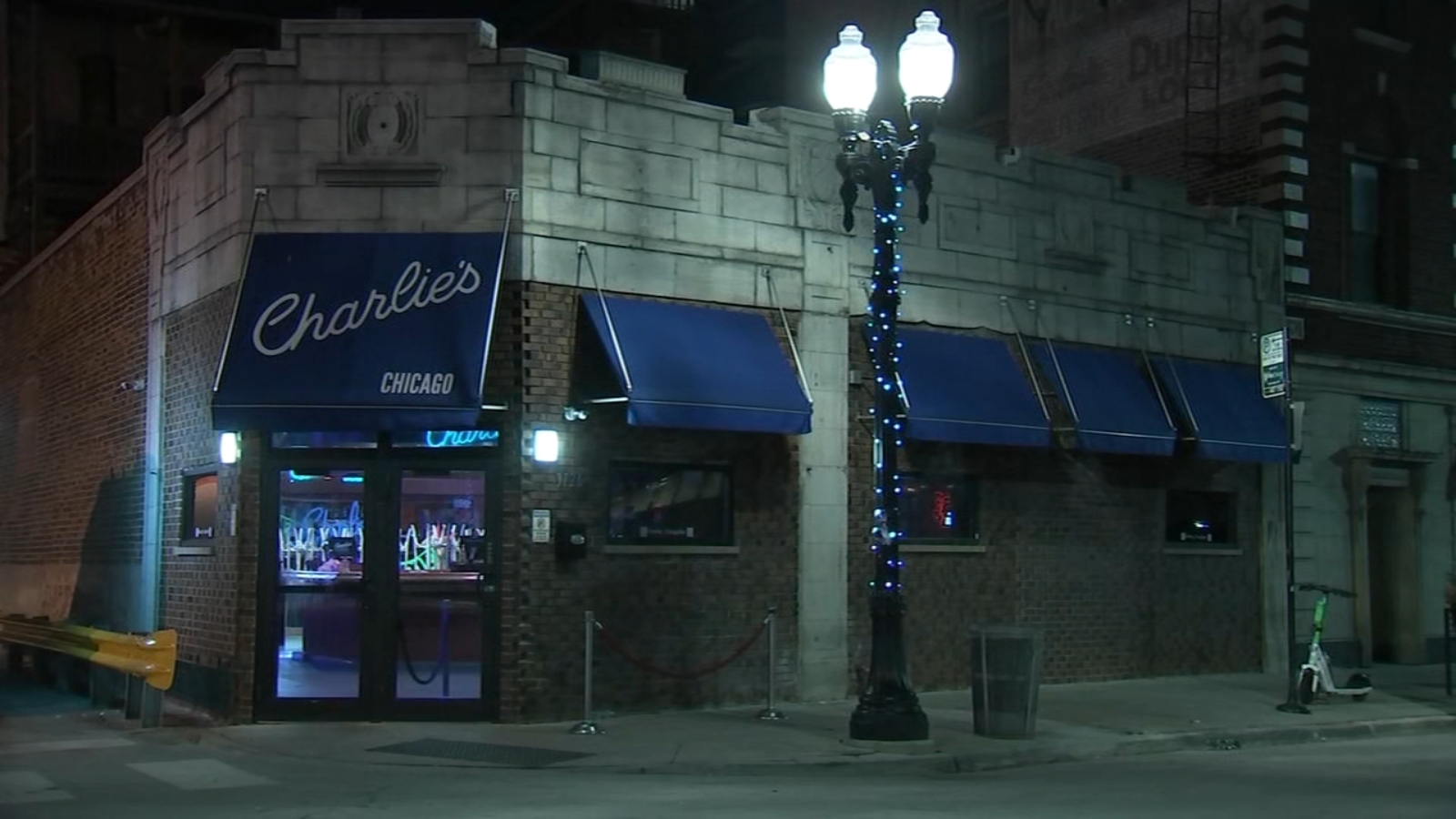 Lakeview, Chicago stabbing: Employee stabbed at Charlie's bar in 3700 ...