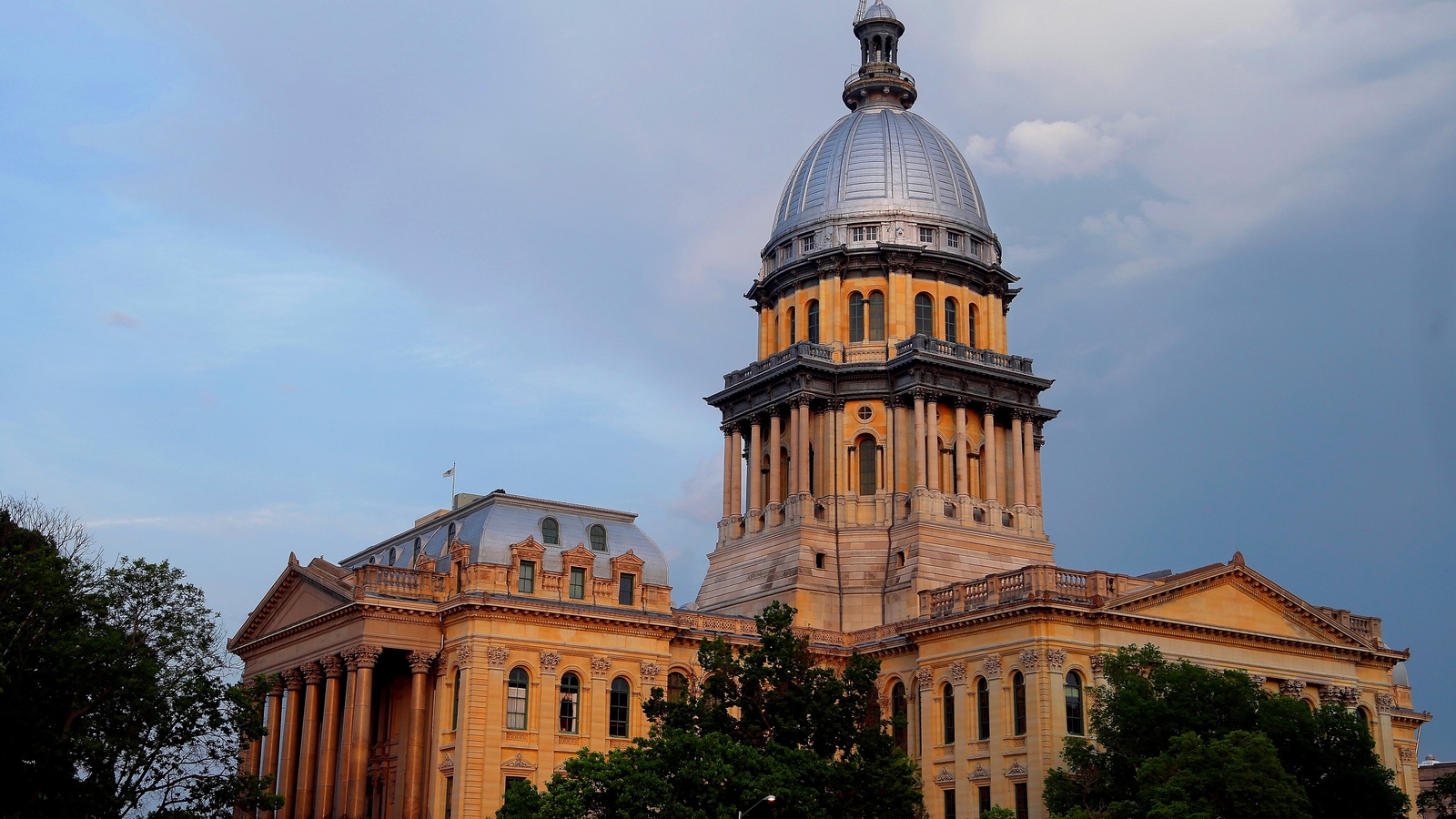 Bill banning dwarfism slur as mascot passes Illinois House; law would ...