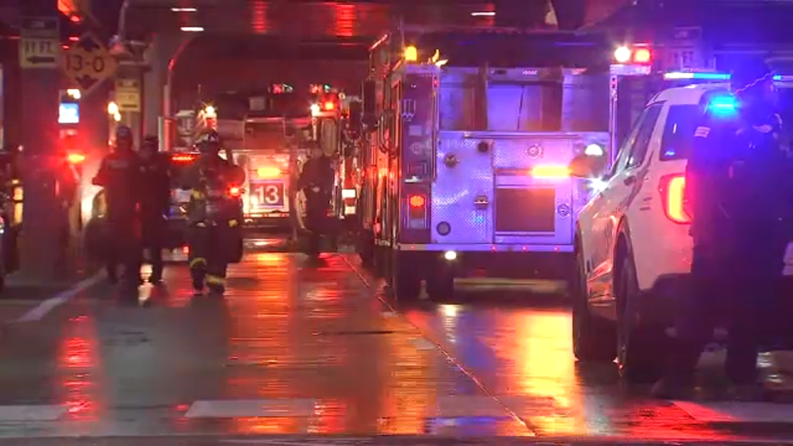 Chicago fire: Massive emergency response to restaurant fire at Wilma's ...