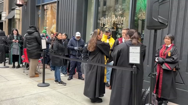 Harry Potter shop Chicago: New store, 'Butterbeer' bar opens on ...