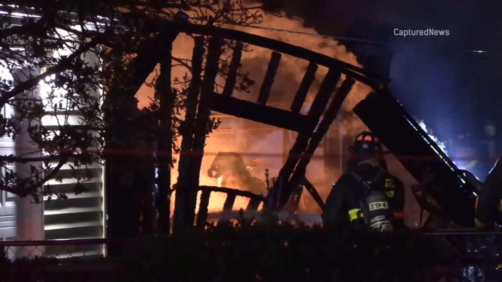 Chicago fire: Fire destroys vehicles, garages in Dunning neighborhood ...