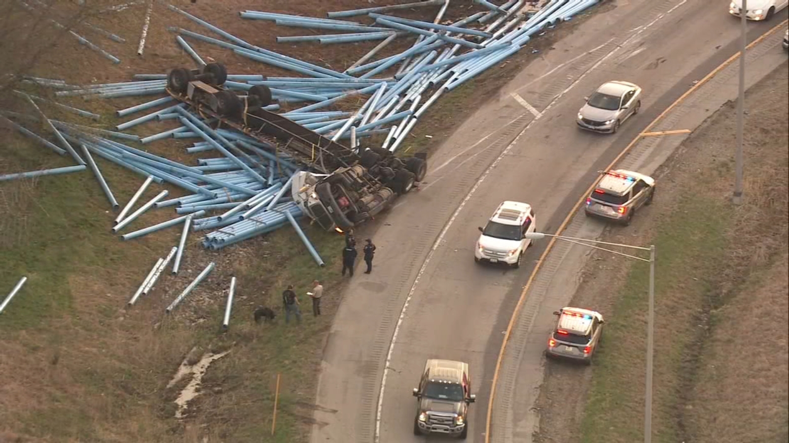 Chicago-area traffic today: Semi hauling pipes overturns on Route 53 ...