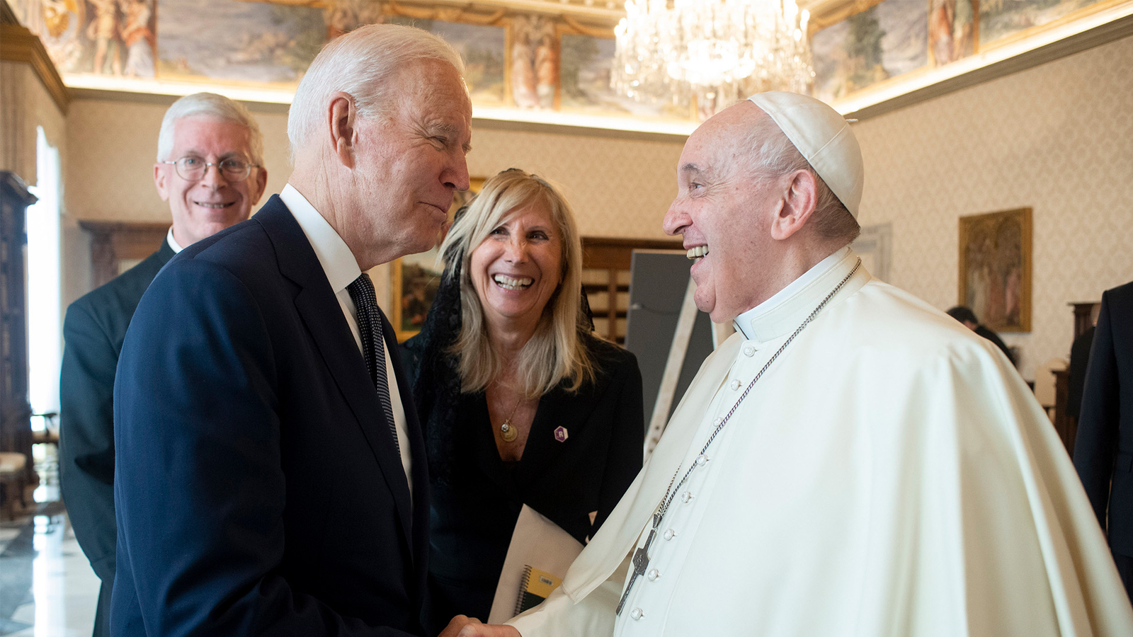 Joe Biden awarded Pope Francis with Presidential Medal of Freedom ...