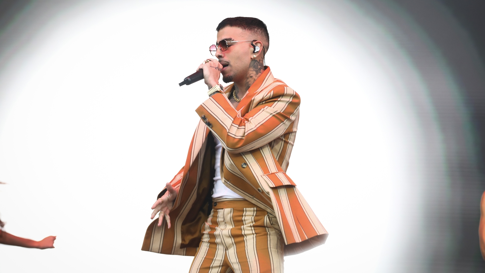 Rauw Alejandro becomes first Latin artist to sell out Intuit Dome 3 nights in a row with Cosa ...