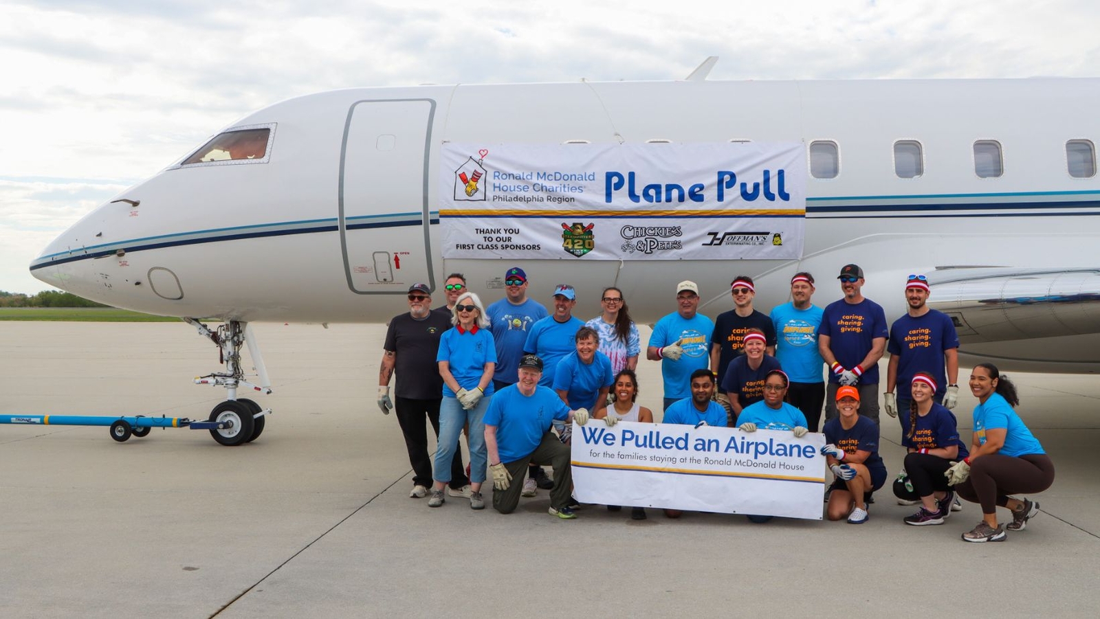 Hundreds of people move an airplane for the Ronald McDonald House ...