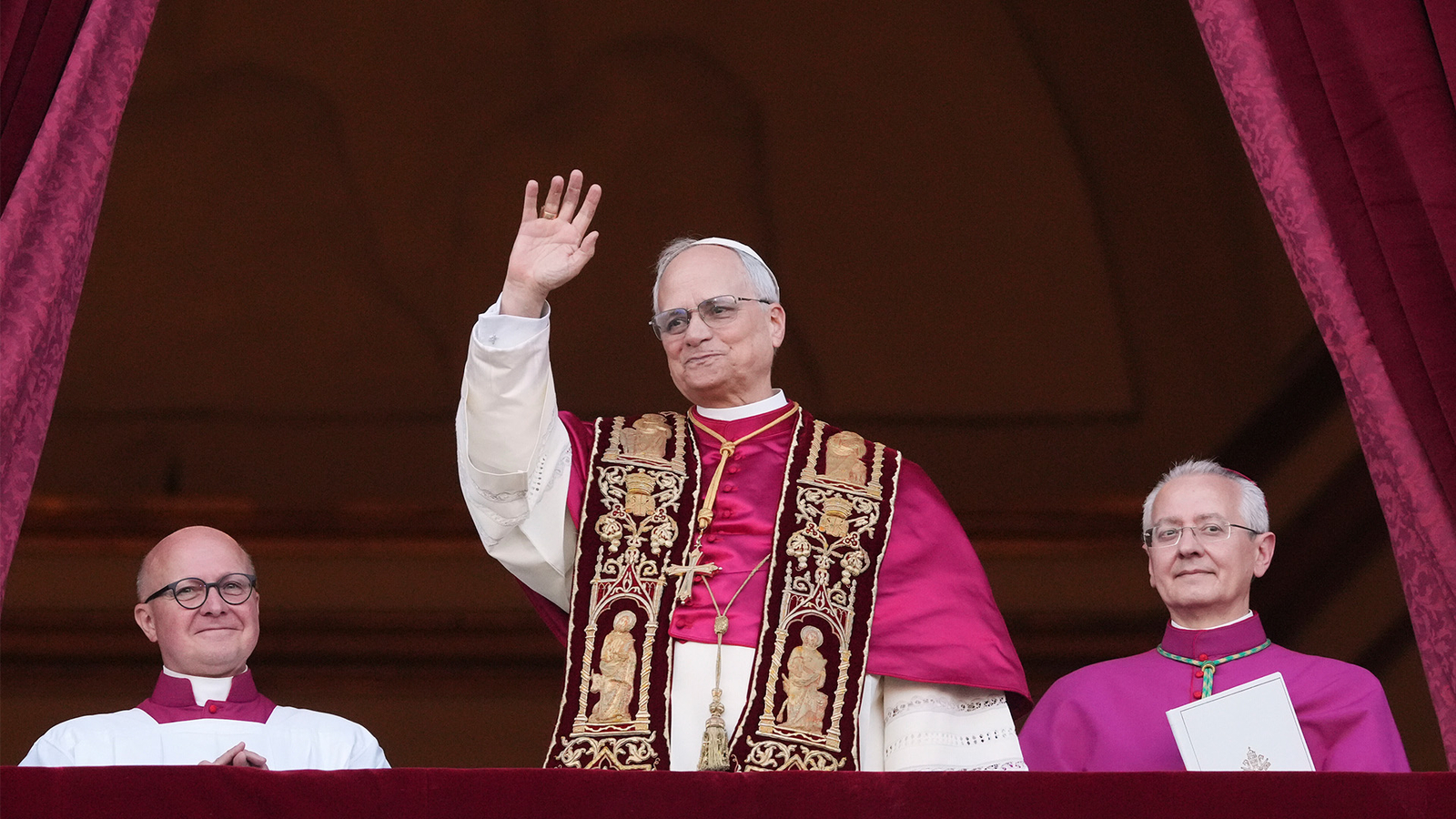 Pope Leo XIV's first message: Peace and dialogue 'without fear' - 6abc Philadelphia