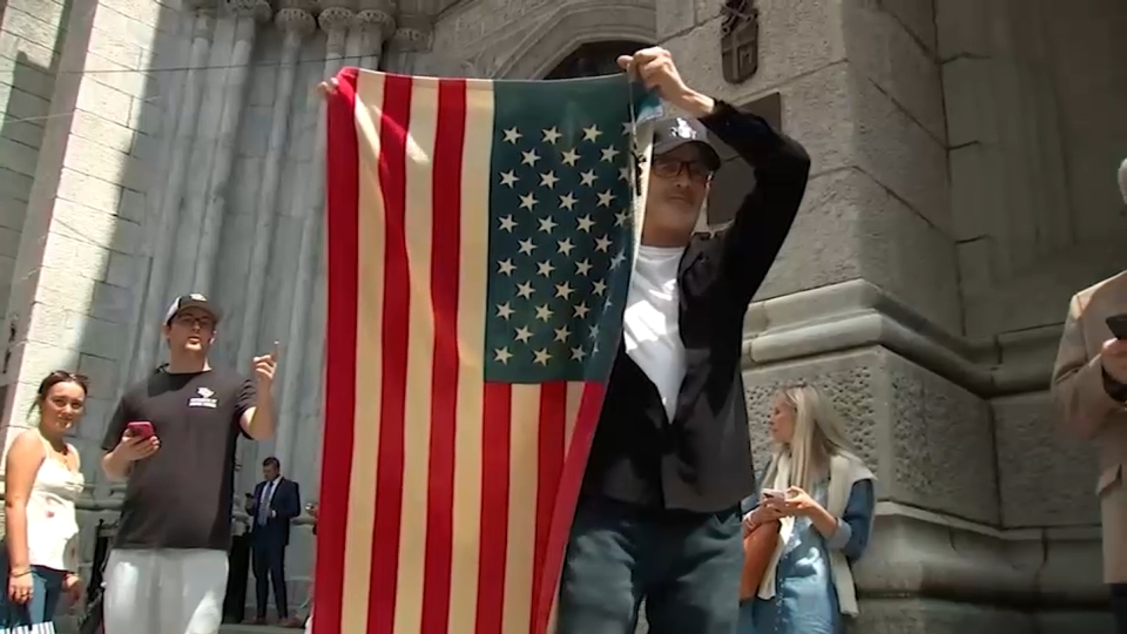 Robert Prevost: Crowds flock to St. Patrick's Cathedral in NYC to celebrate 1st American pontiff ...