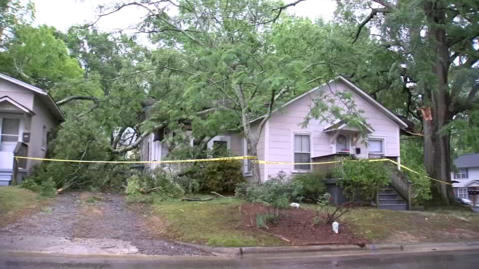 Cary family escapes injury when tree crashes down on duplex - ABC11 ...