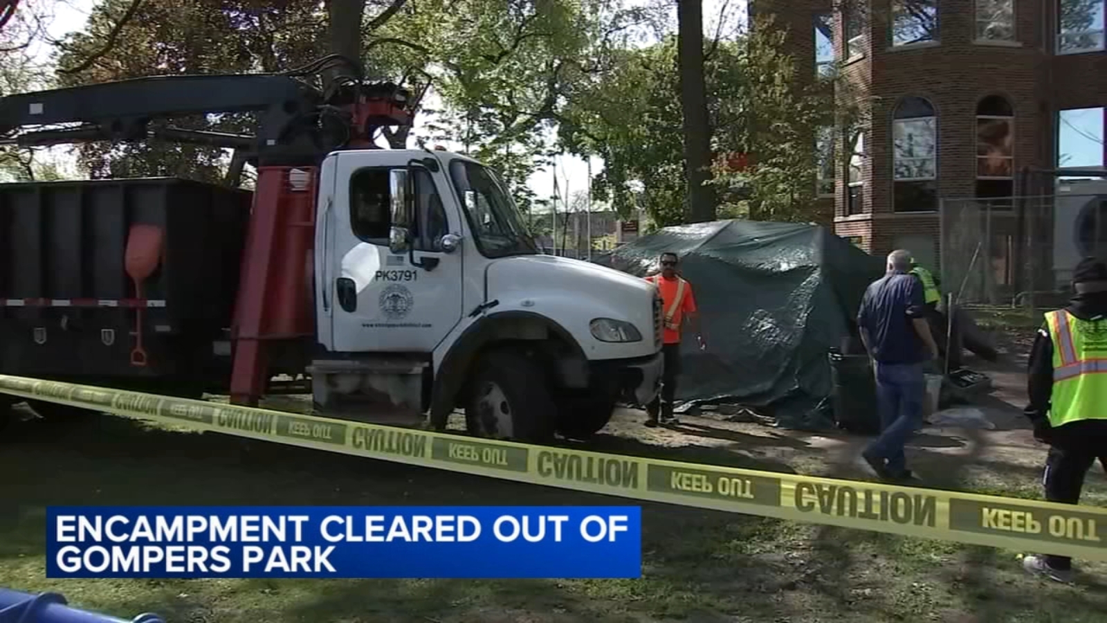 Chicago crews clear out last tents of homeless encampment at Gompers ...