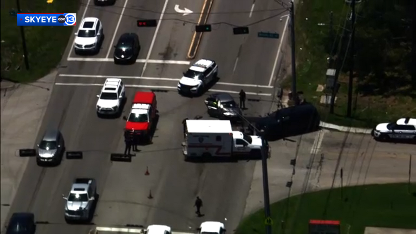 Investigation underway after chase starts in Houston and ends in crash ...