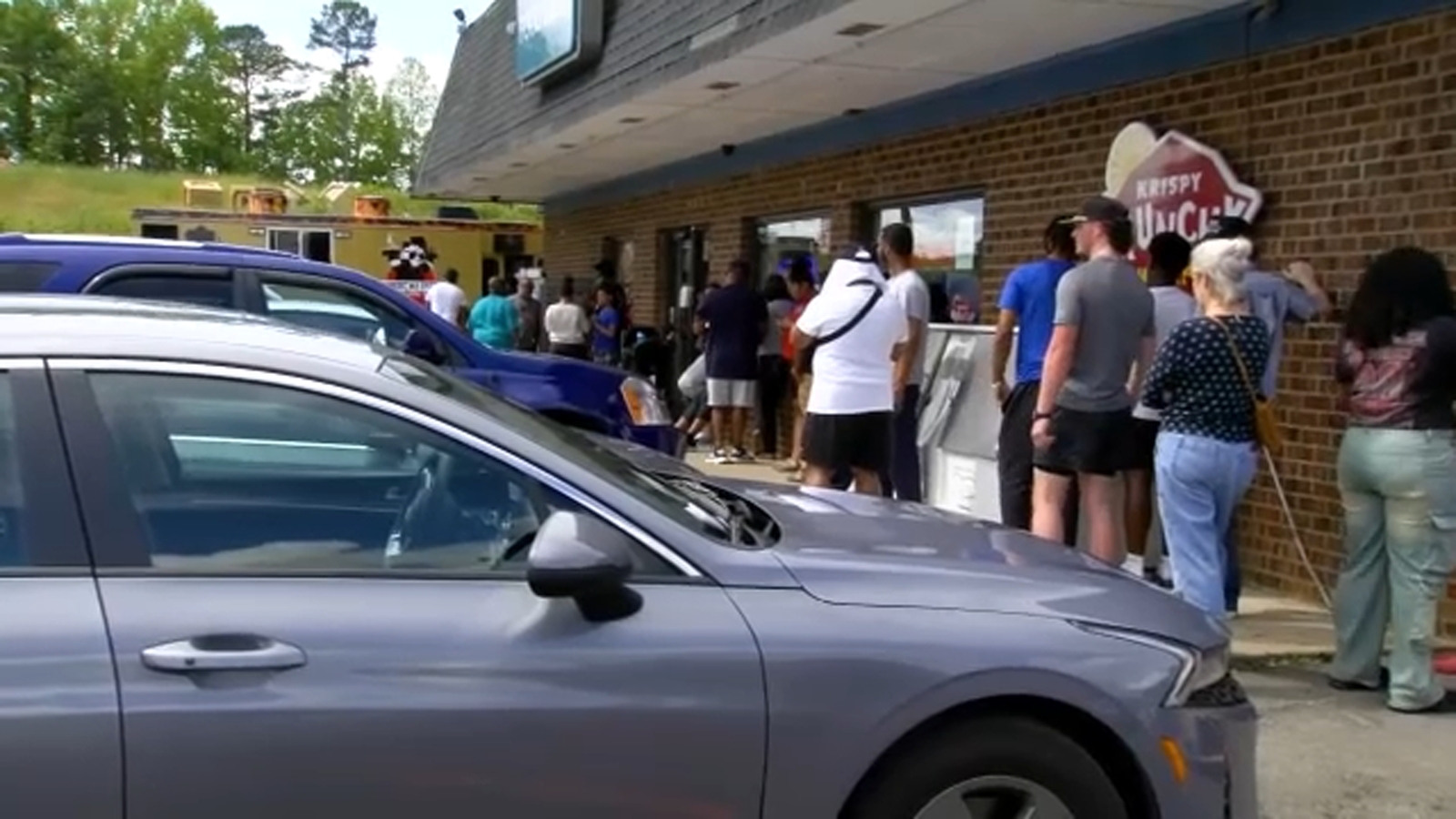 Keith Lee effect| Lines wrap around restaurant in North Carolina after ...